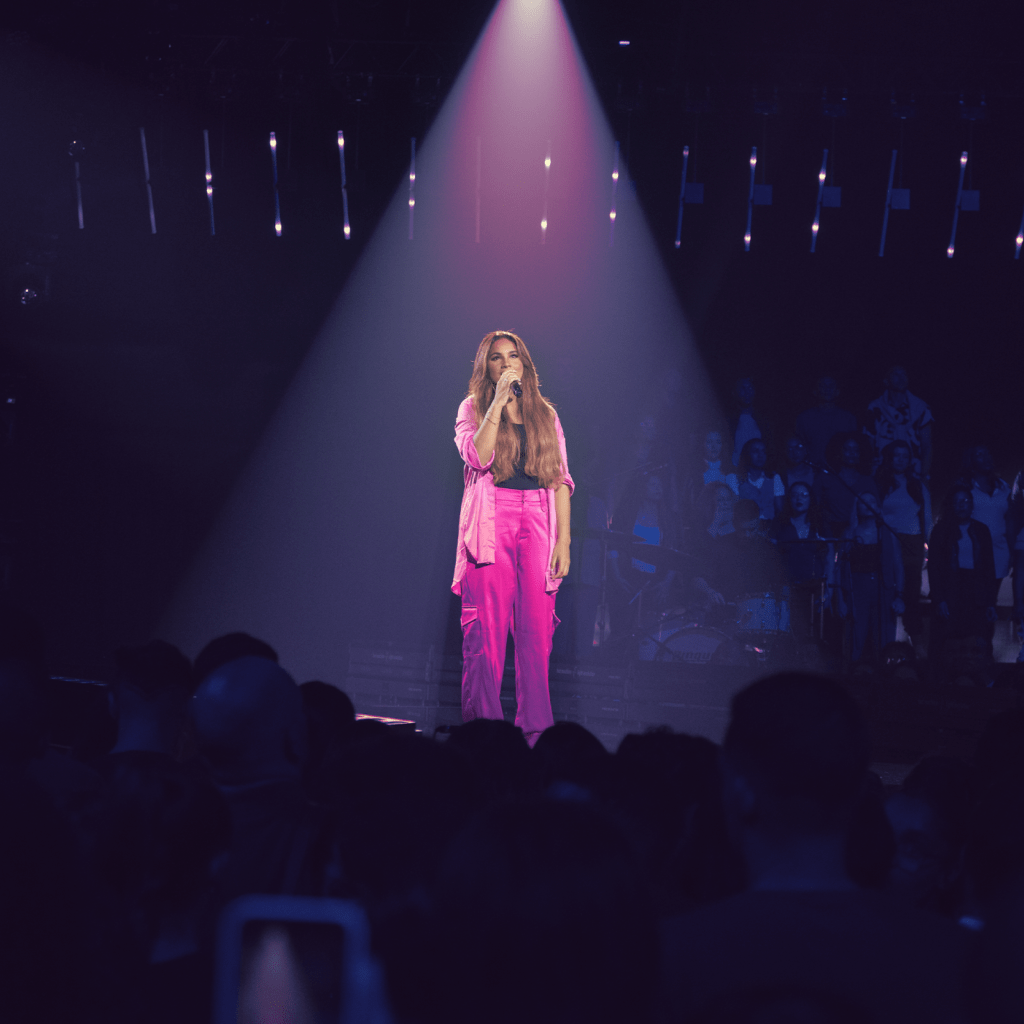 Sarah Beatriz estreia novo projeto com lançamento de "Pentecostes ...